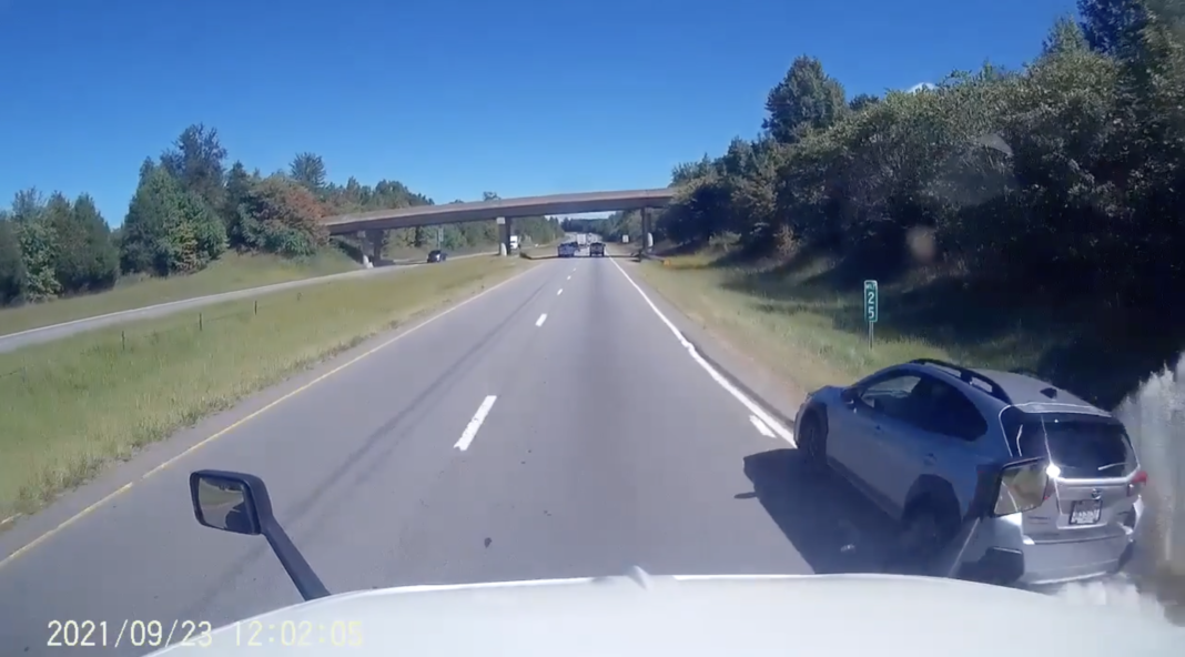 VIDEO: Motorist misses lane-end signs, goes off road trying to pass ...