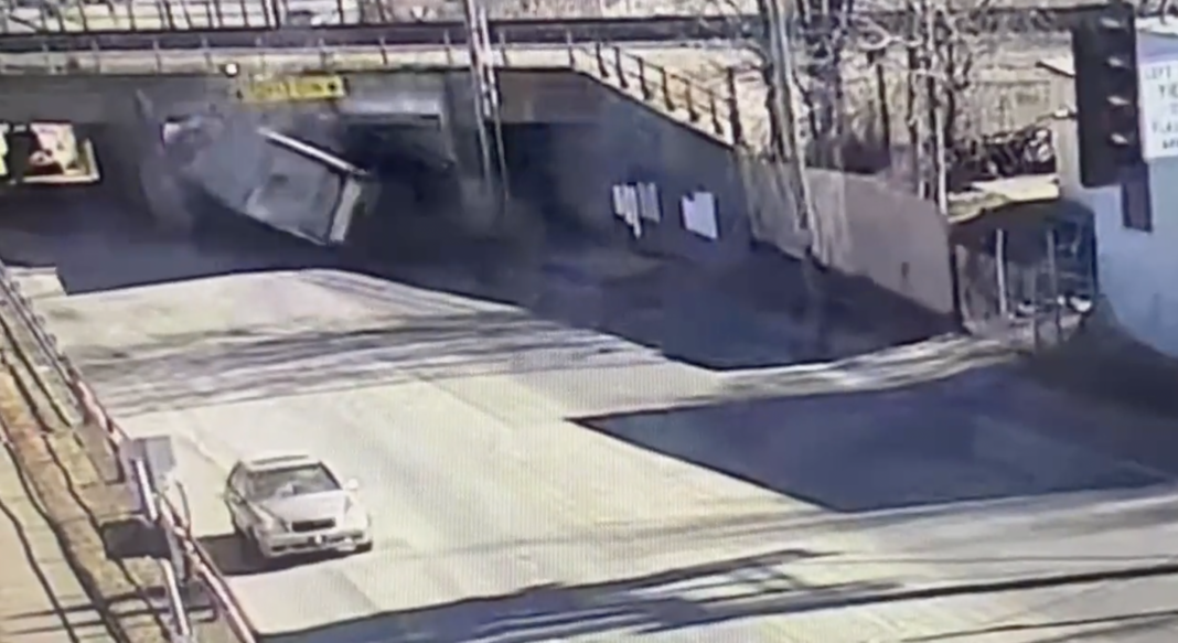 VIDEO: Infamous truck-eating bridge in Kansas City takes a big bite
