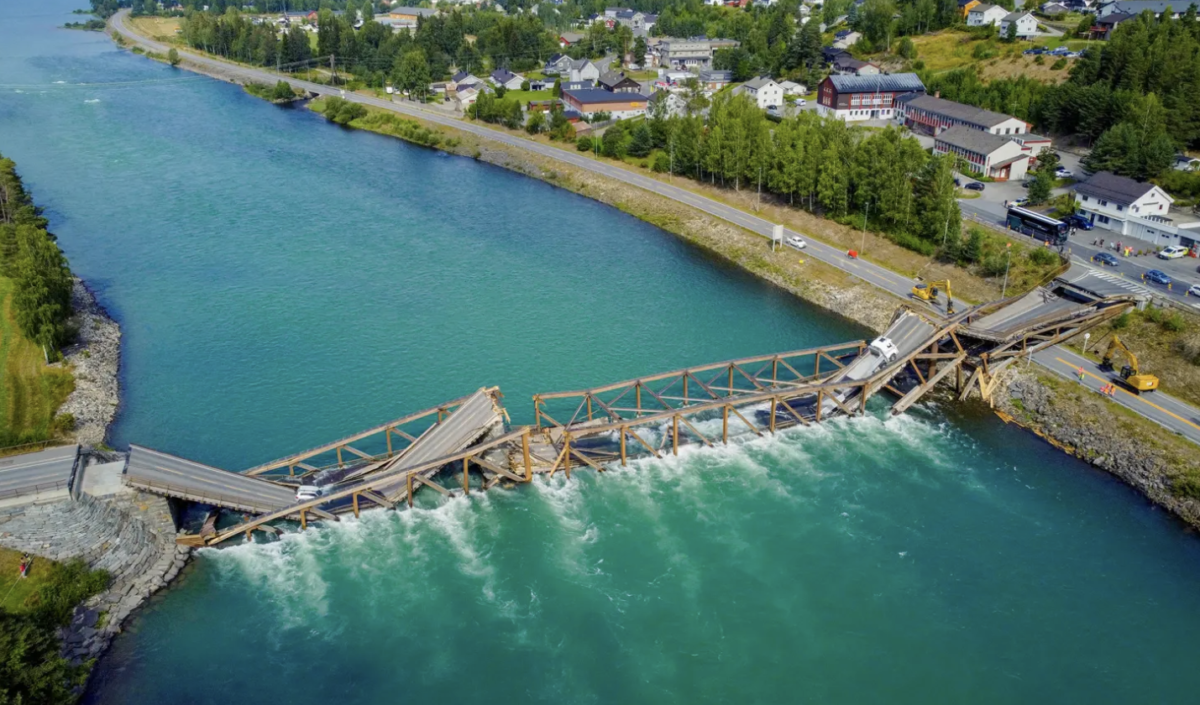 “Completely unreal” bridge collapse sends truck, car into Norway river