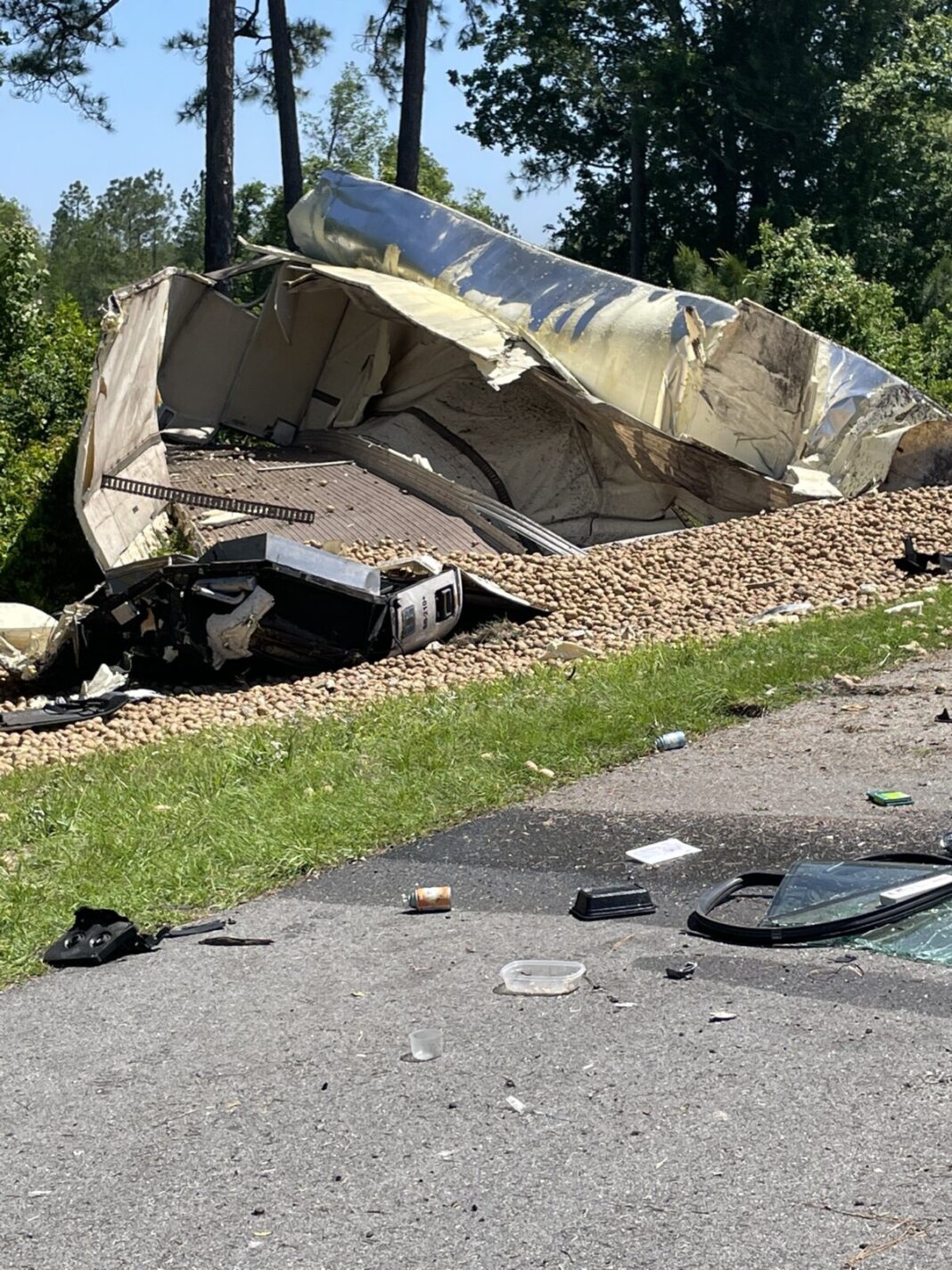 Multi-vehicle crash leaves Florida's I-95 blanketed in spuds