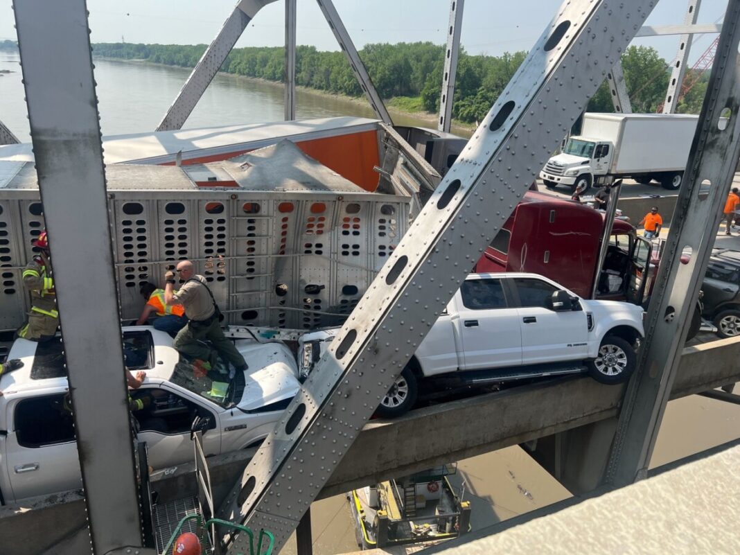 Multi-vehicle crash reported on I-70 bridge