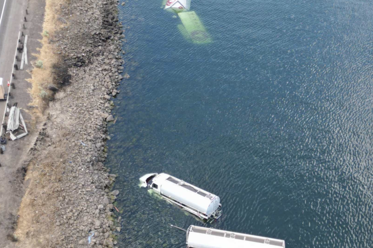 Crews set to remove both rigs that crashed into Columbia River over the ...