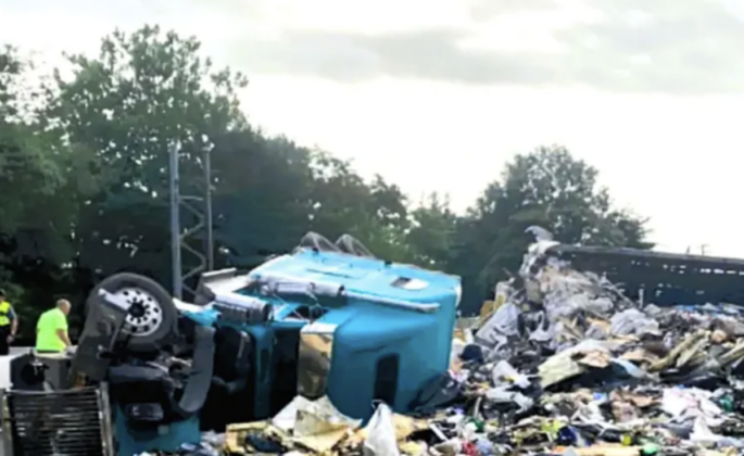 Route 17 “stinks to high heaven” after rig hauling trash overturns due ...