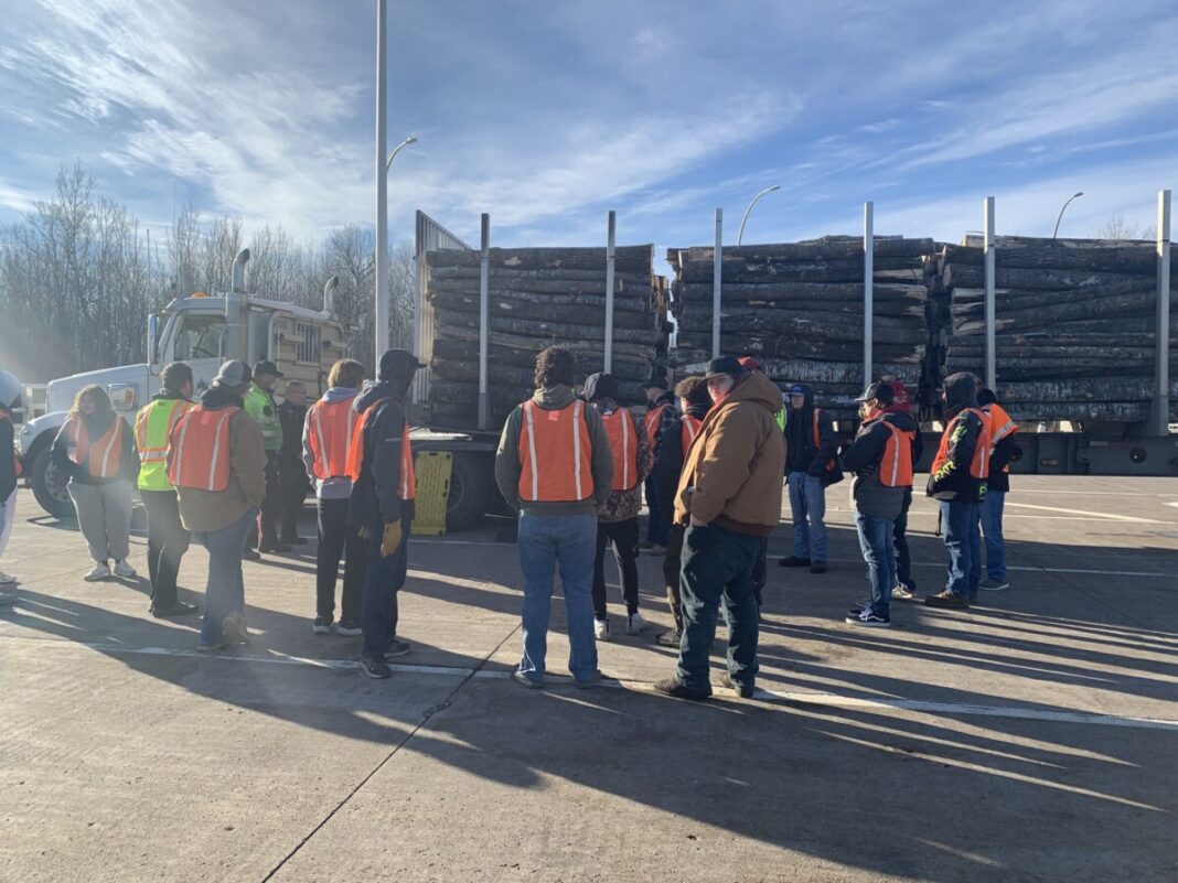 Students visit Minnesota weigh station to learn about the importance of ...