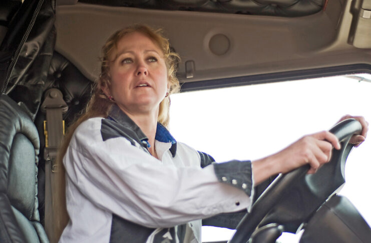 Survey seeks trucker input on challenges faced by female truck drivers