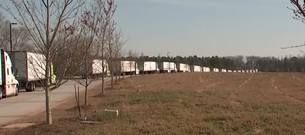 Hundreds of truckers wait in long lines at Georgia USPS distribution center