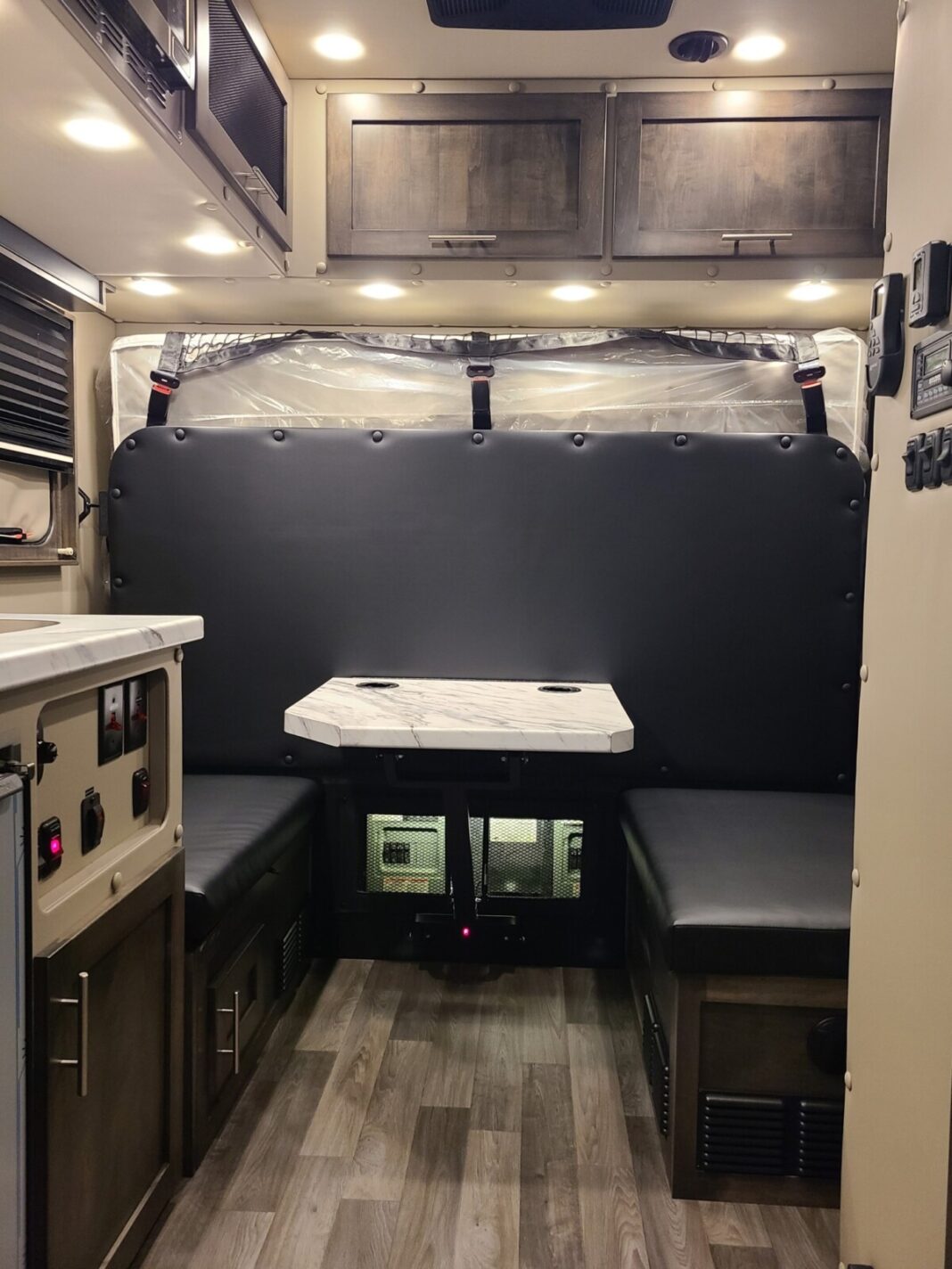 Take a look inside this 'compact' but cozy Kenworth T680 with 97" ARI ...