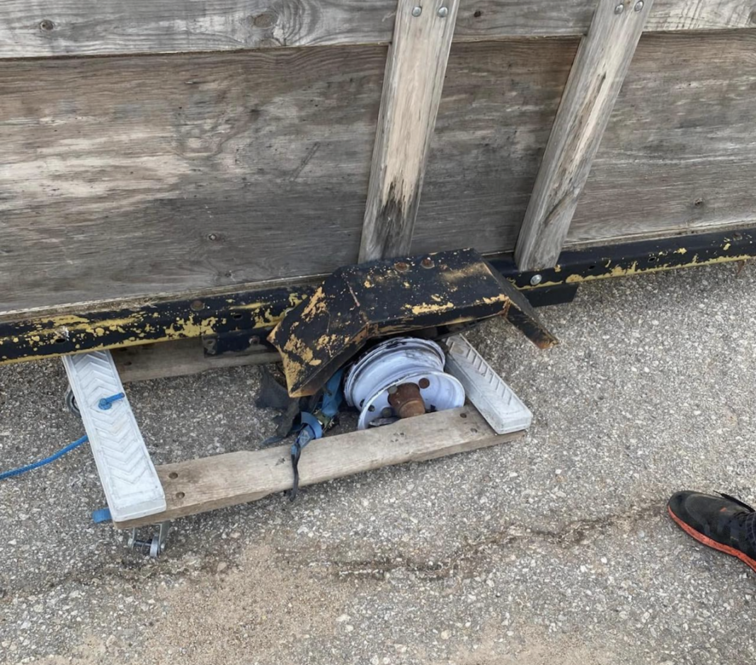 Oklahoma troopers unimpressed with pickup driver's furniture dolly ...