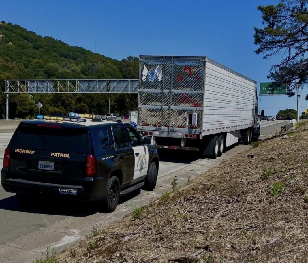 CHP reminds drivers to obey big rig ban on Oakland interstate