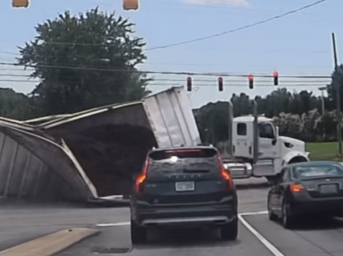 Tractor trailer filmed falling apart in North Carolina intersection