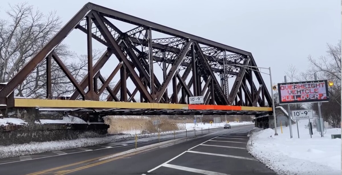 New York rolls out flashing signs and more to stop trucks from hitting ...