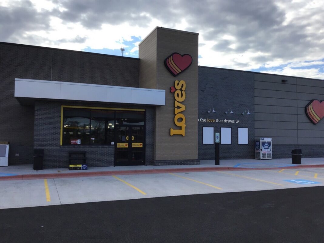 Love's opens new Illinois truck stop with 91 truck parking spots ...