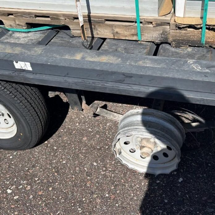 Pickup truck driver cited for trailer 'riding on its rims' on Arizona ...